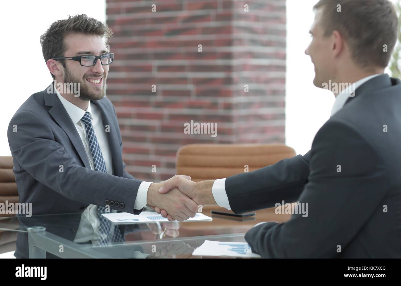 welcome and handshake business partners Stock Photo - Alamy