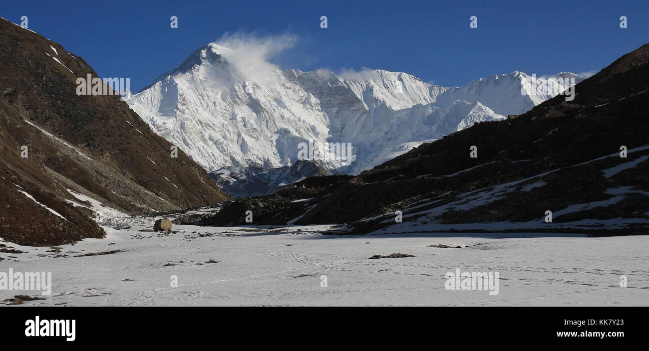 Cho oyu peak hi-res stock photography and images - Alamy