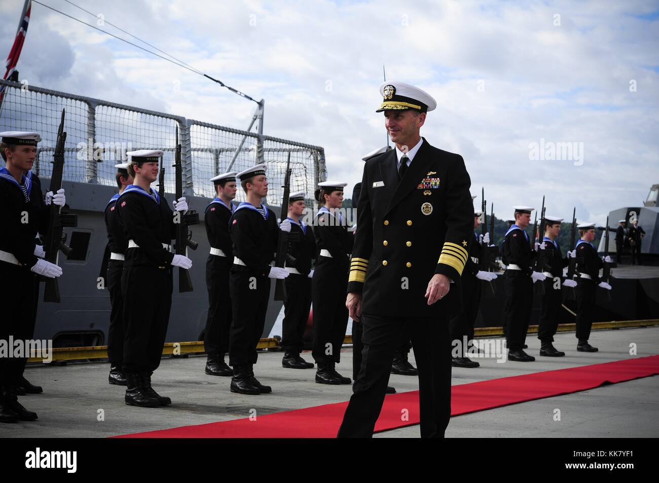 Chief of Naval Operations CNO Admiral Jonathan Greenert inspects the ...