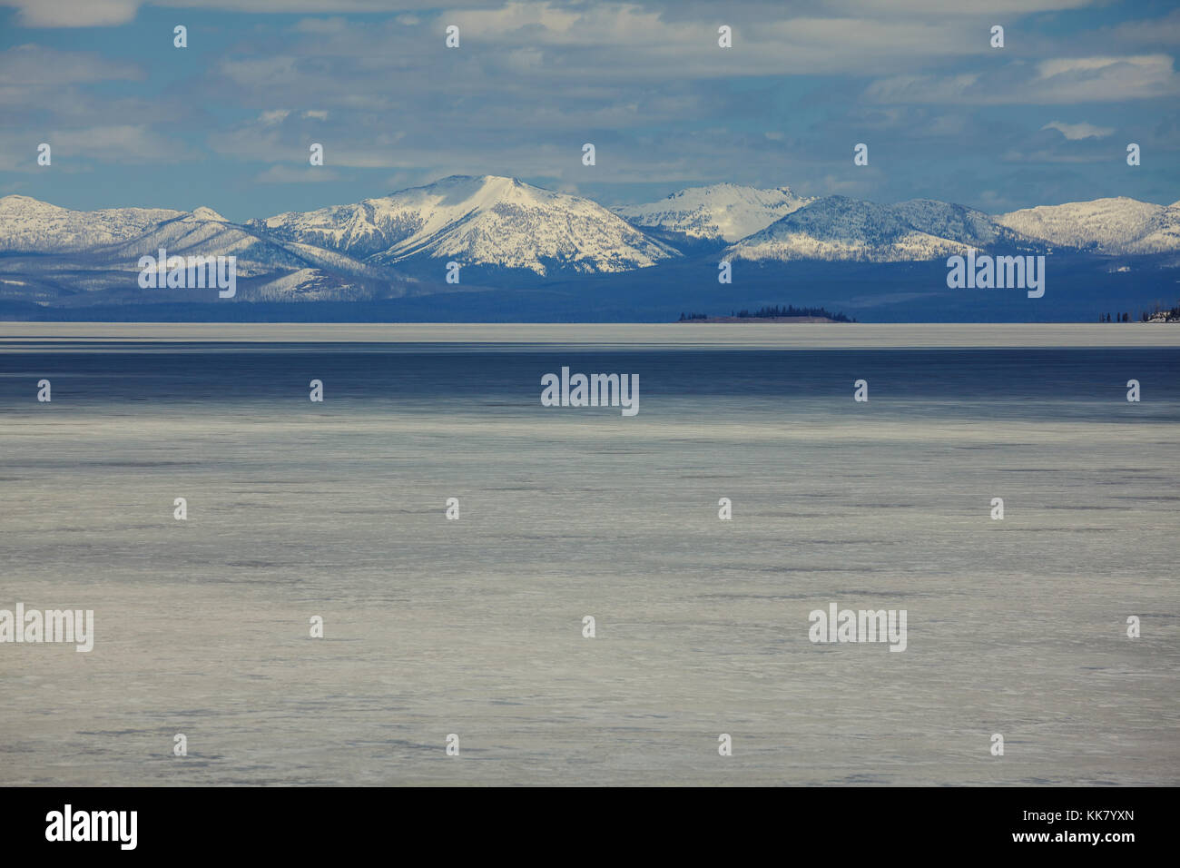 Yellowstone Lake in Yellowstone National Park Stock Photo - Alamy