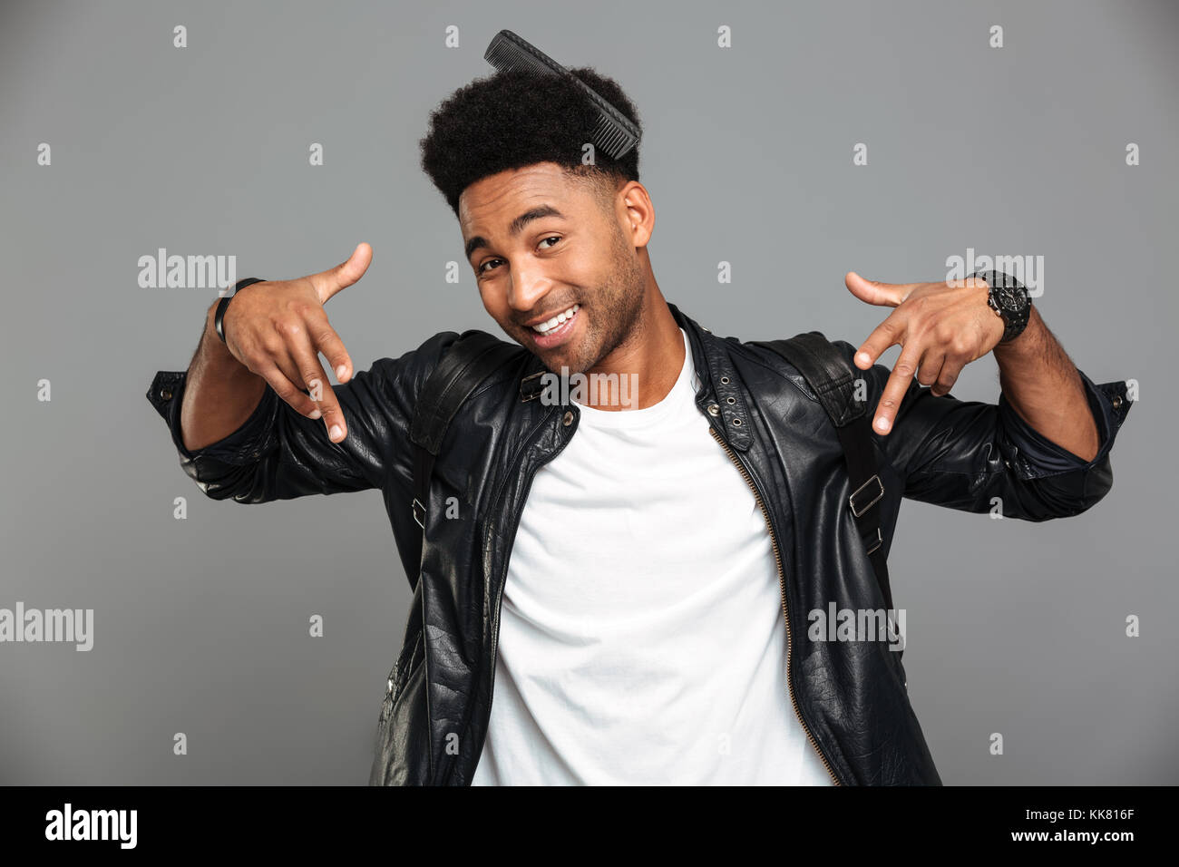 Afro hair comb hi-res stock photography and images - Alamy