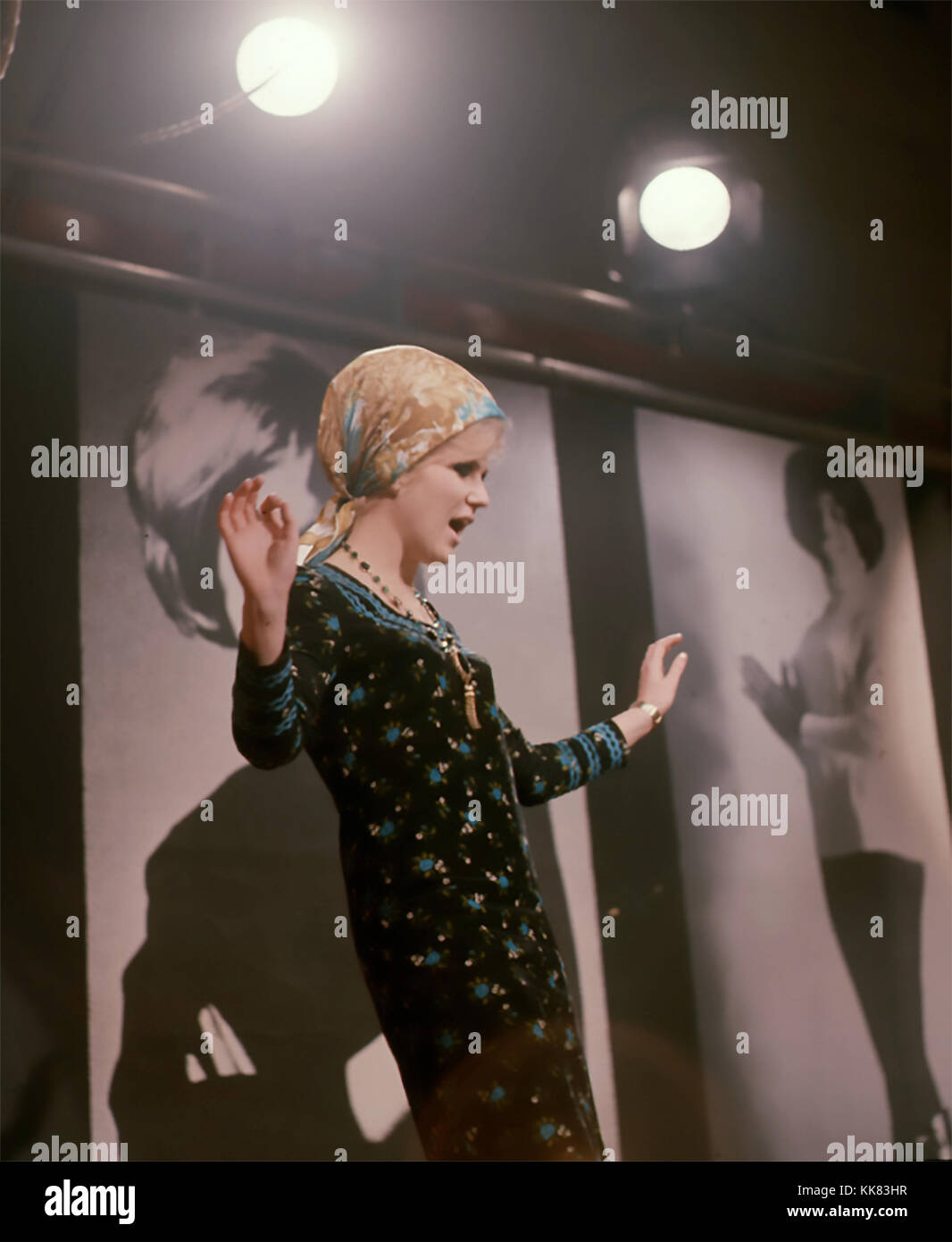 DUSTY SPRINGFIELD (1939-1999) English singer on Ready,Steady,Go ! in ...