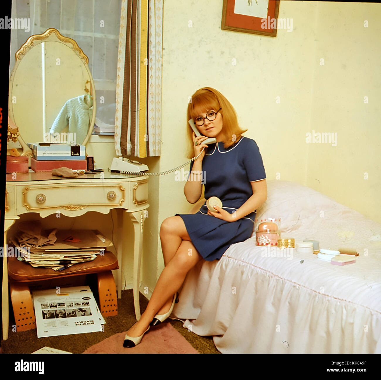 LULU Scottish pop singer at her home in Townshend Court, St. John's ...