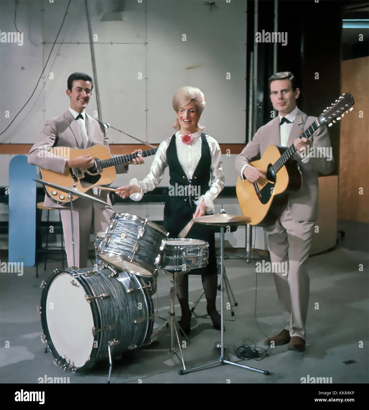 THE SPRINGFIELDS UK pop trio in 1963. From left: Mike Hurst, Dusty ...