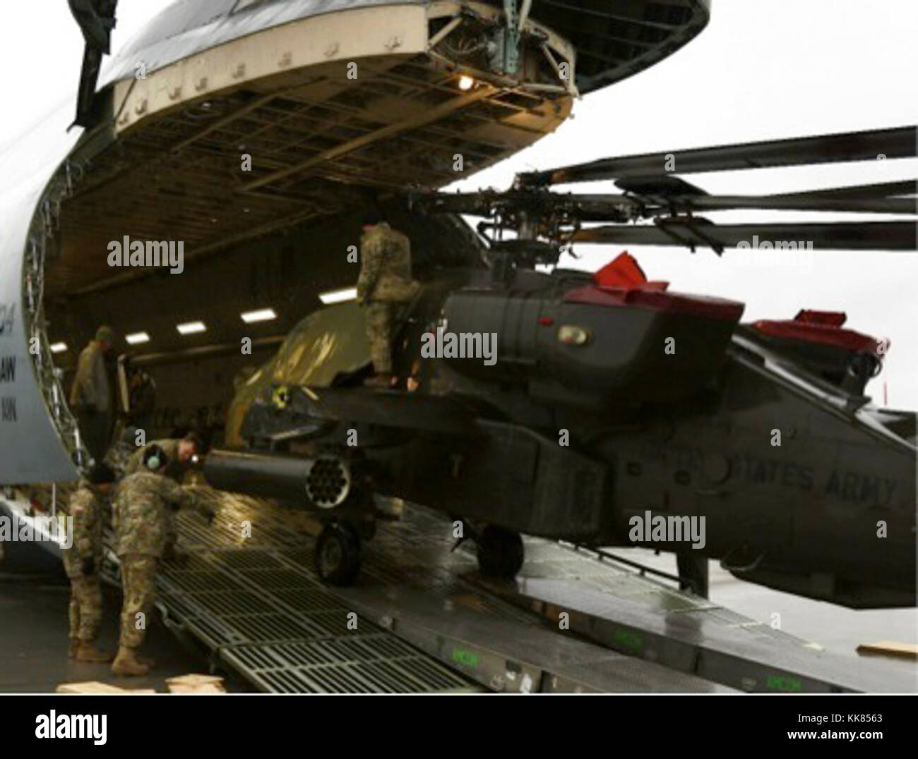 Soldiers of 1-501st Attack Reconnaissance Battalion from Fort Bliss ...