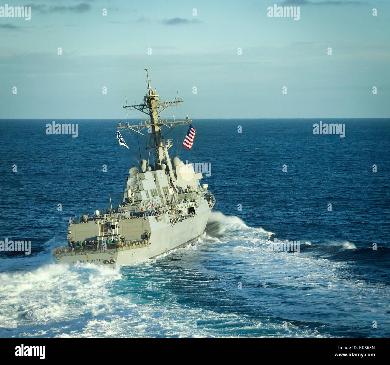 PACIFIC OCEAN (Nov. 6, 2017) The Arleigh Burke-class guided-missile ...