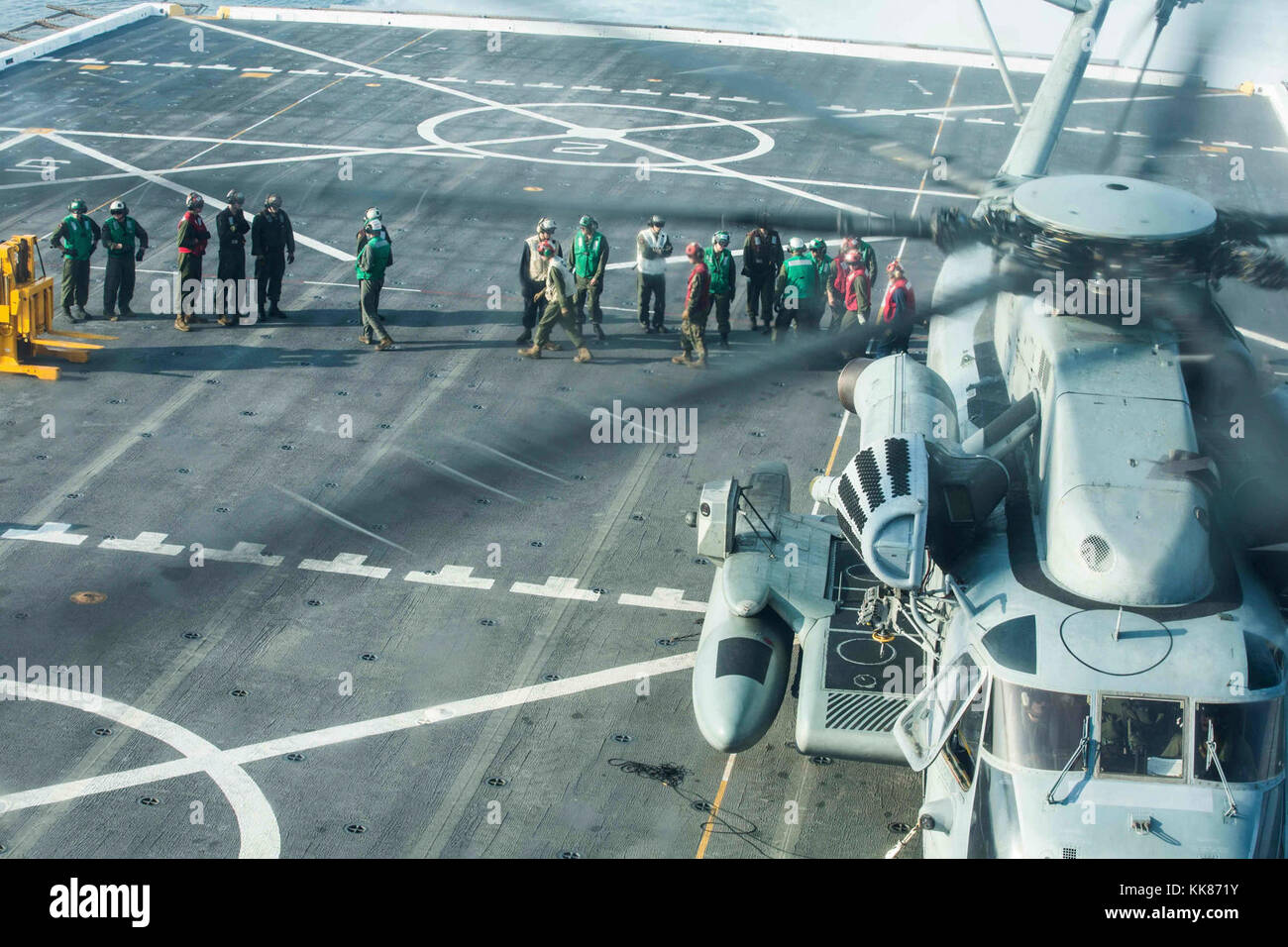 Navy sailors marines offload hi-res stock photography and images - Alamy
