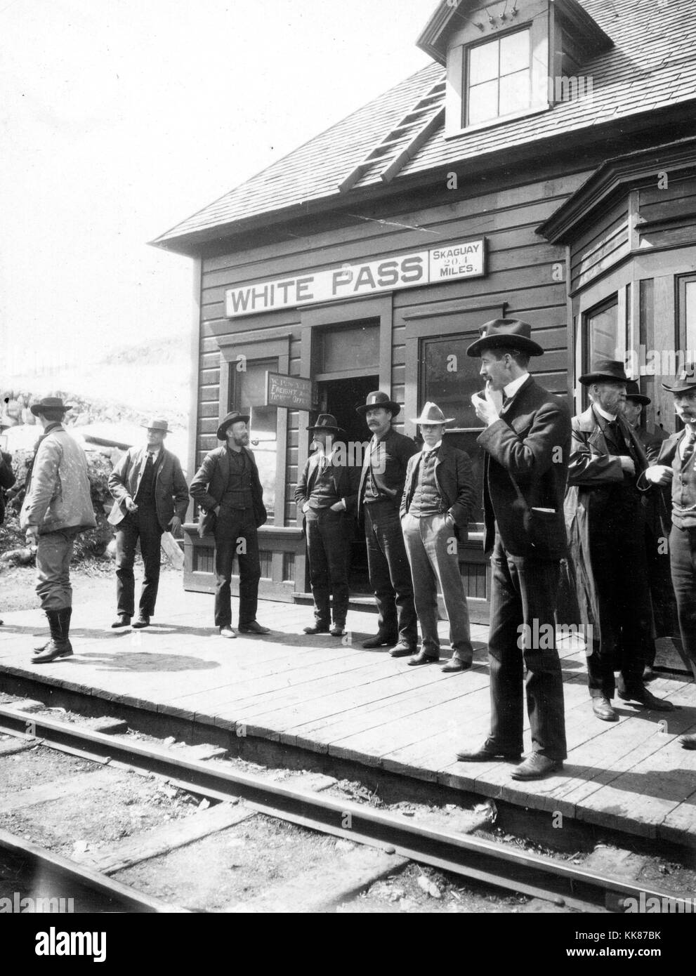 Head off state Black and White Stock Photos & Images - Alamy