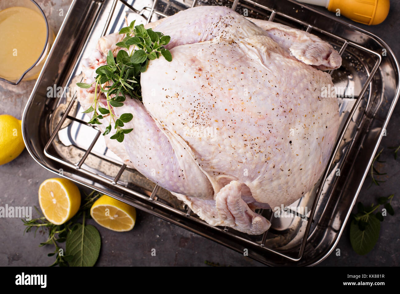 Cooking Thanksgiving turkey Stock Photo - Alamy