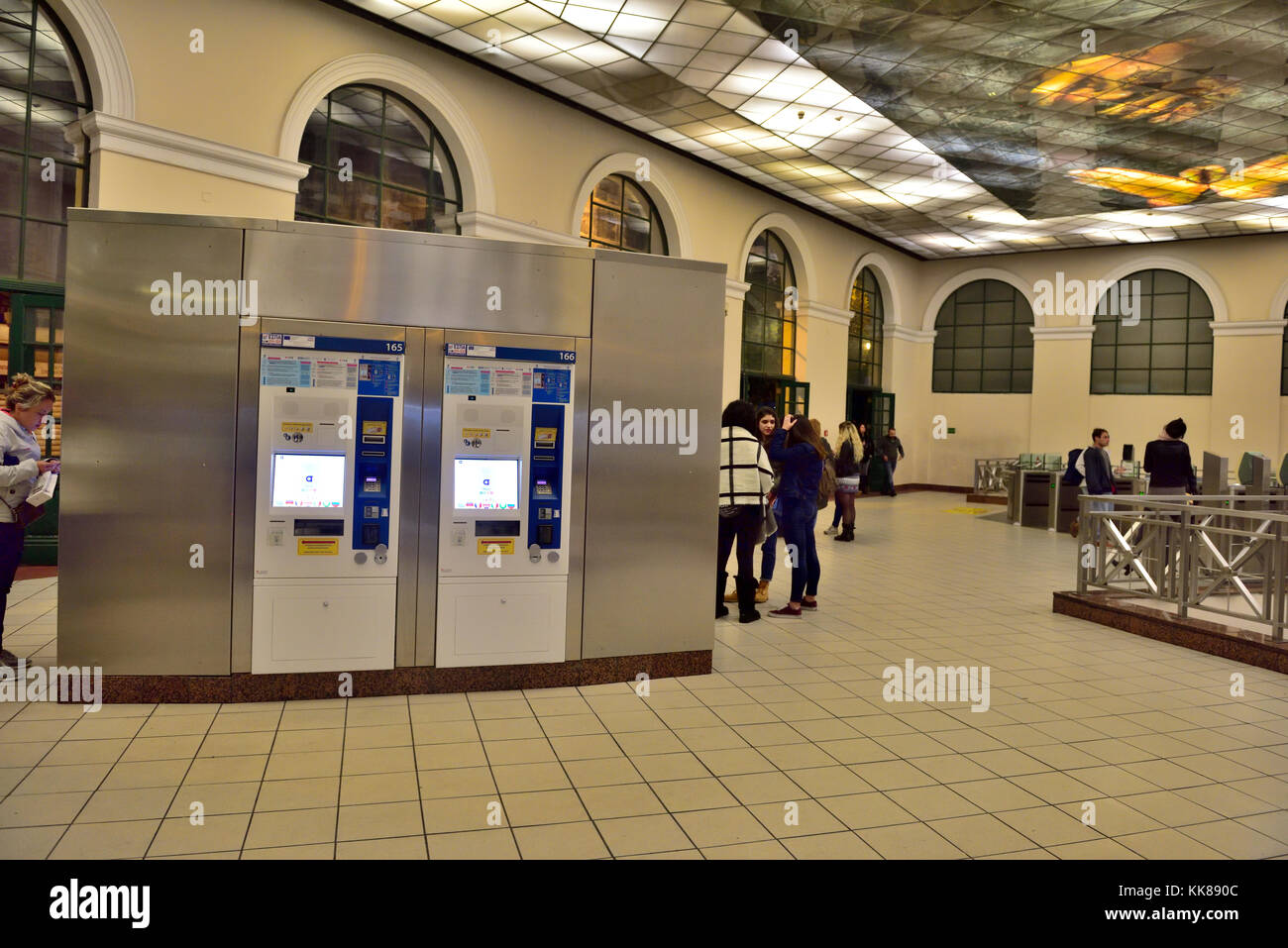 Ticket machines hi-res stock photography and images - Alamy