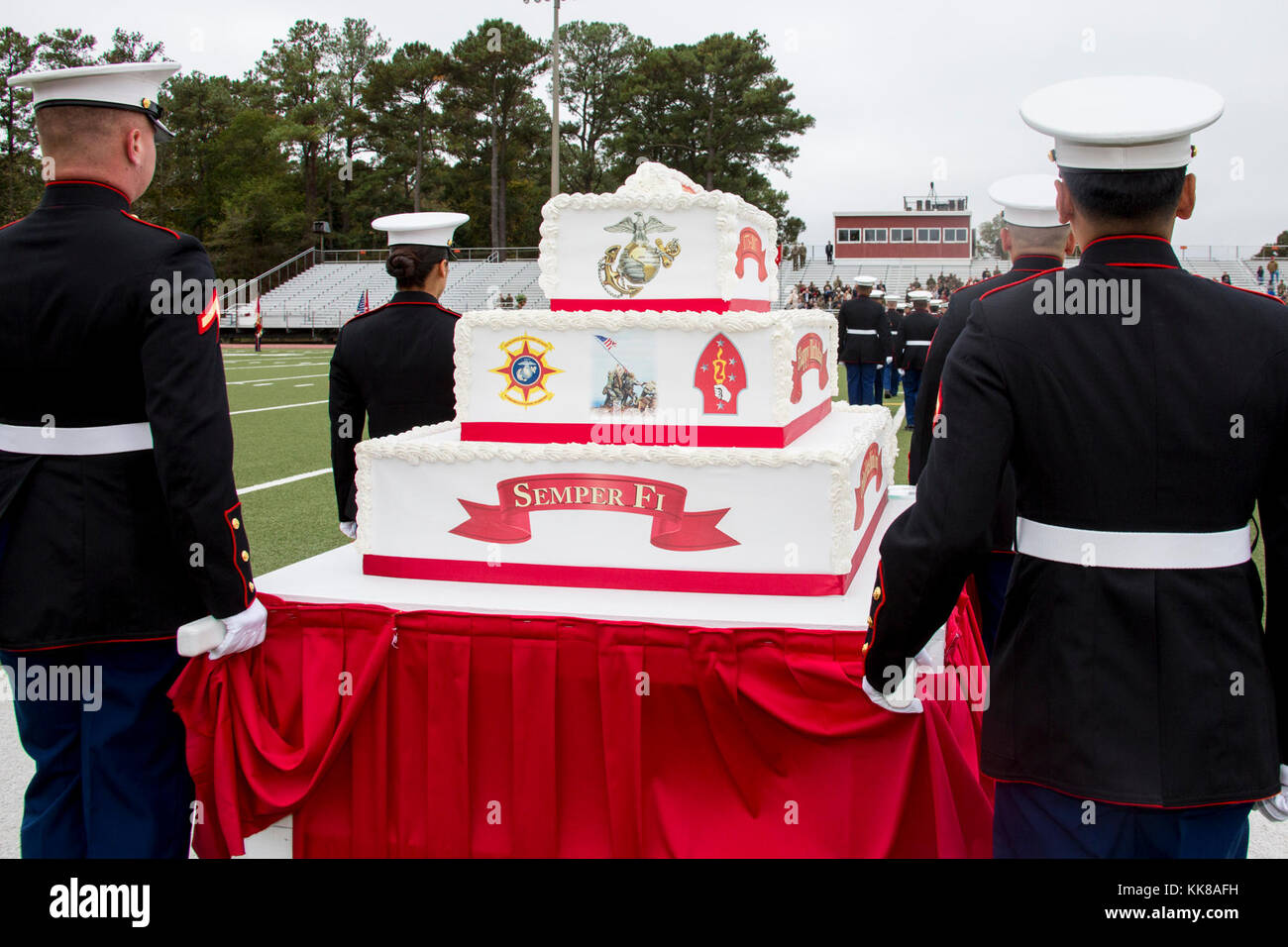 Usmc cake cutting ceremony hi-res stock photography and images - Alamy