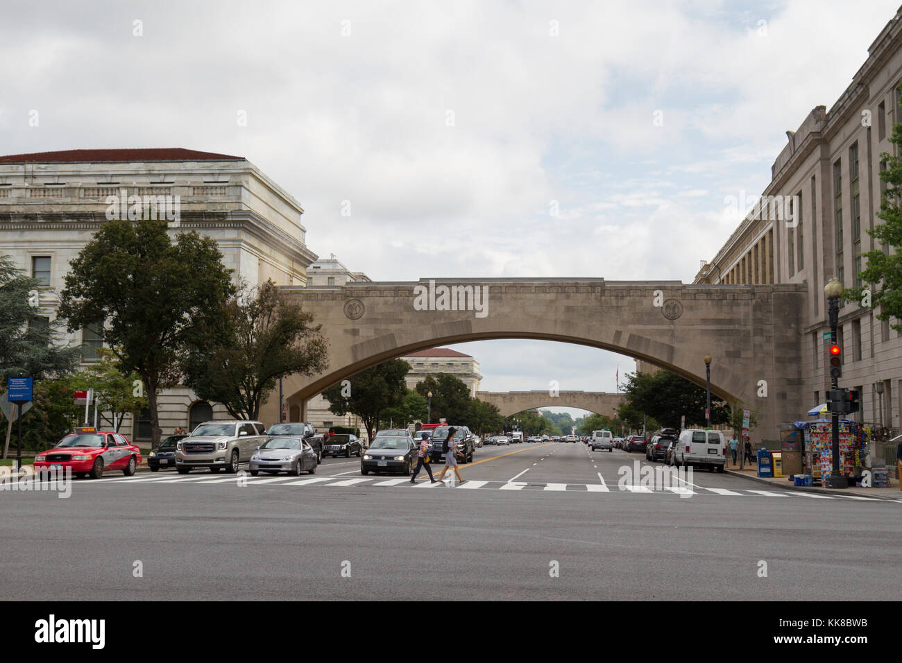 Pedestrian Arch over Independence Ave SW (Dept. Of Agriculture) in ...