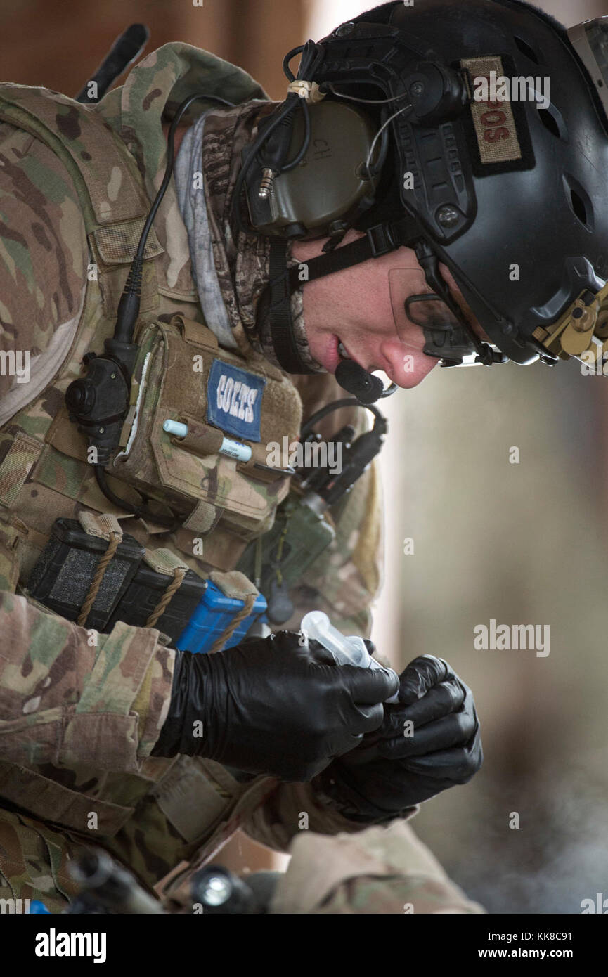 212th rescue squadron pararescuemen hi-res stock photography and images ...