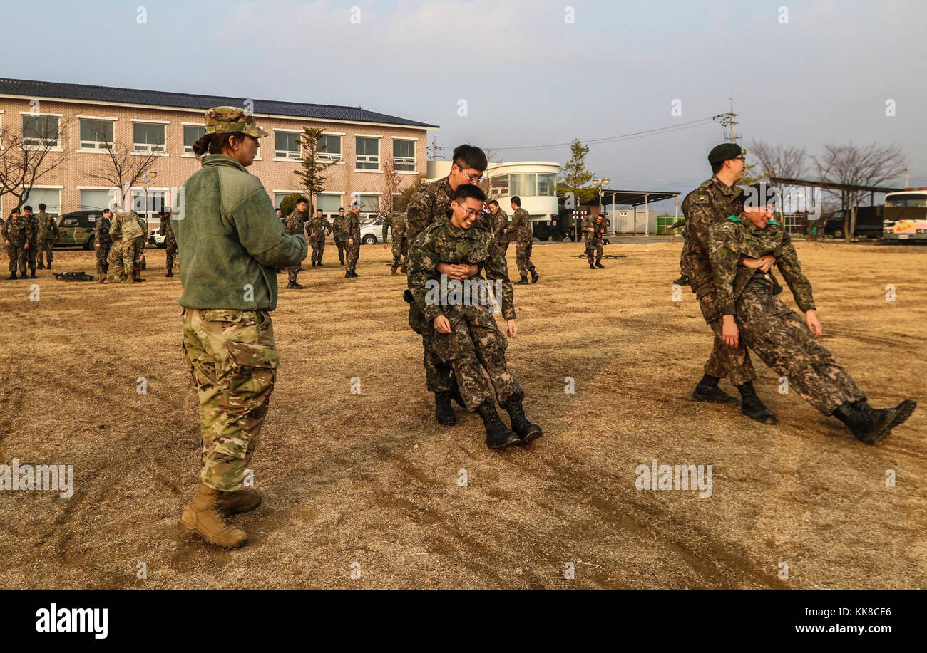 Soldiers with 5th Republic of Korea Army Infantry Division drags ...