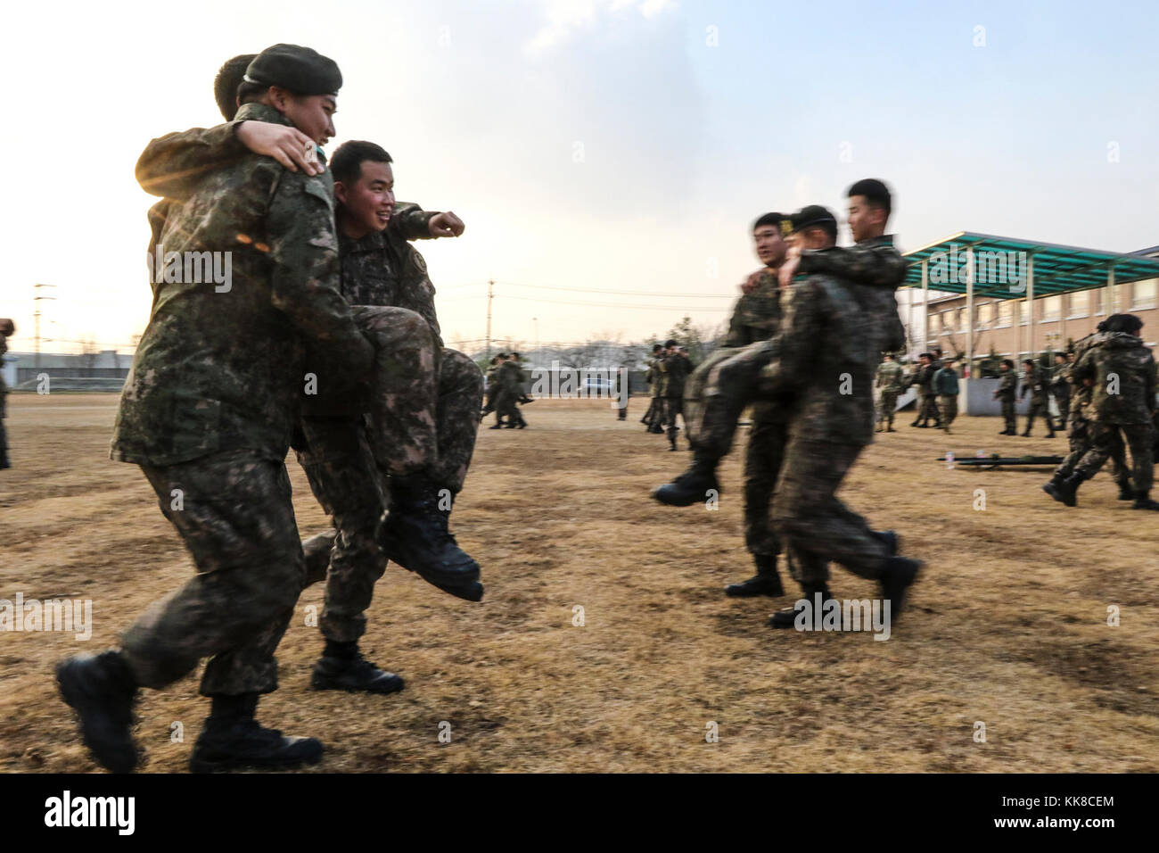 Soldiers assigned to 5th Republic of Korea Army Infantry Division ...