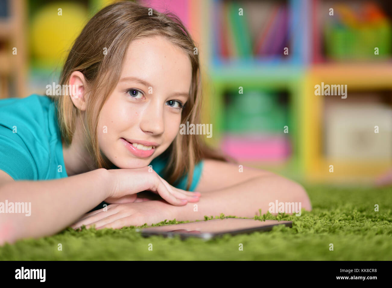 girl using tablet Stock Photo - Alamy