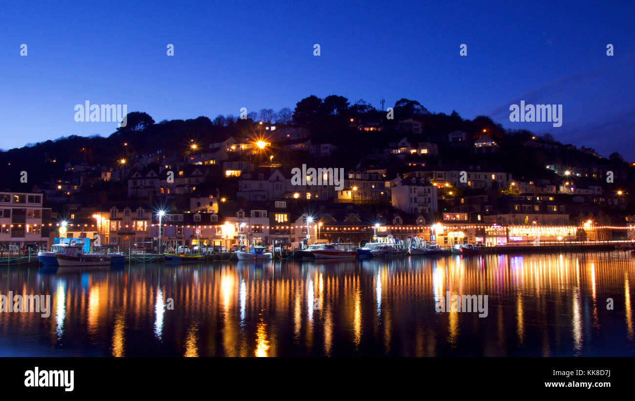 Lights and boats on the edge of the harbour, on a winter evening Stock ...