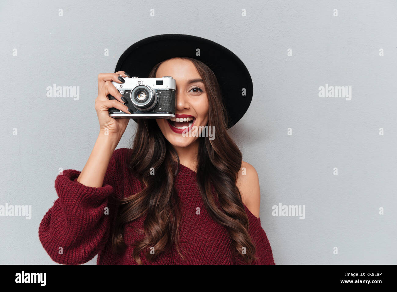 Female photographer looking viewfinder hi-res stock photography and ...
