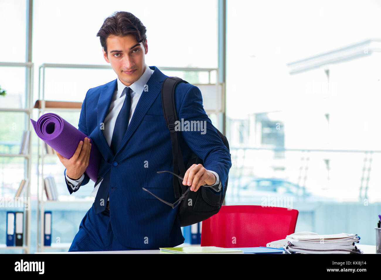 Man getting ready for sports break in the office Stock Photo - Alamy