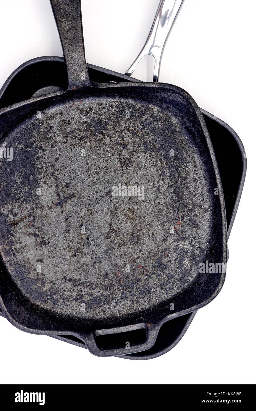 A studio photo of a frying pan skillet Stock Photo - Alamy