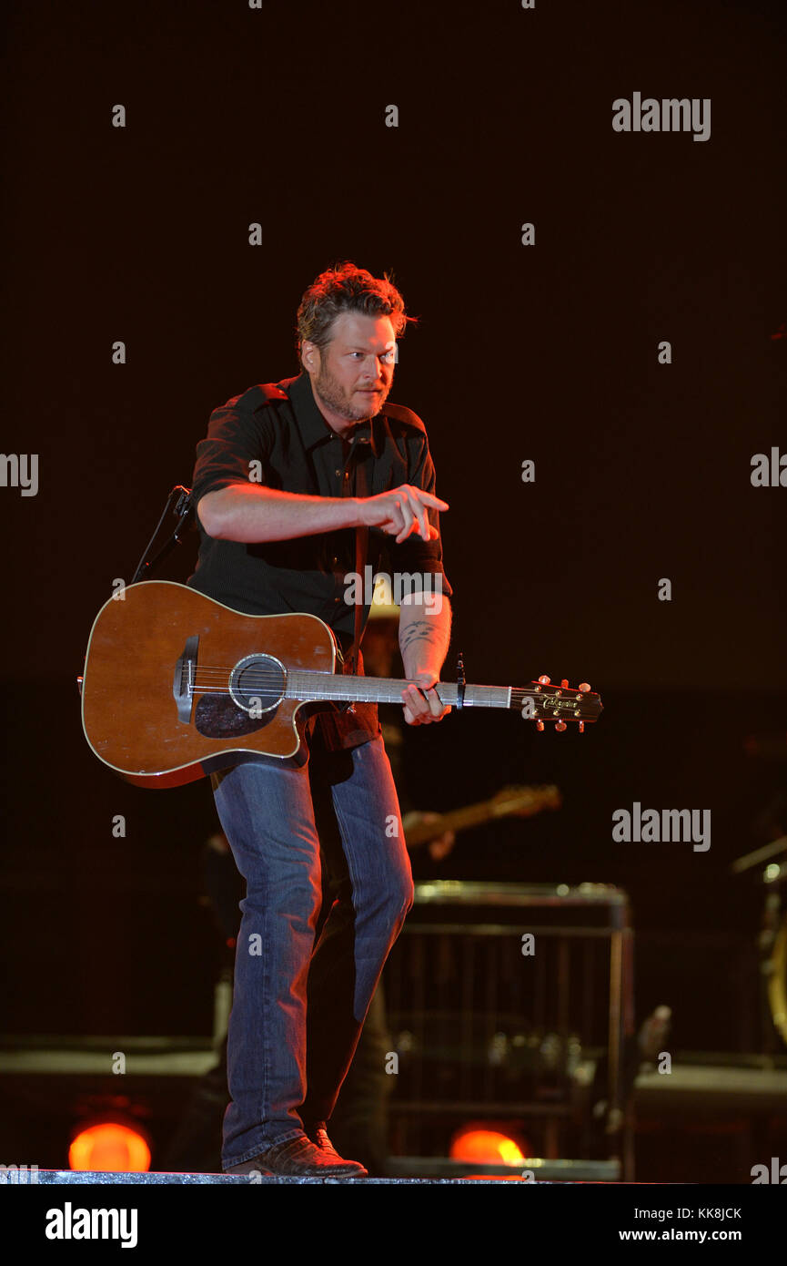 FORT LAUDERDALE, FL - APRIL 17: Country singer Blake Shelton performs ...