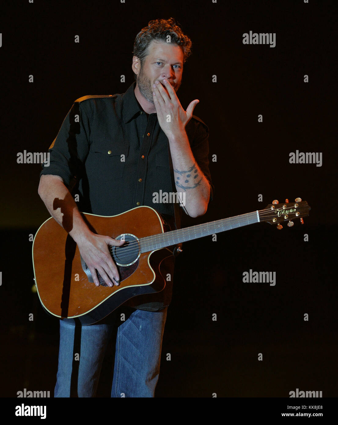 FORT LAUDERDALE, FL - APRIL 17: Country singer Blake Shelton performs ...