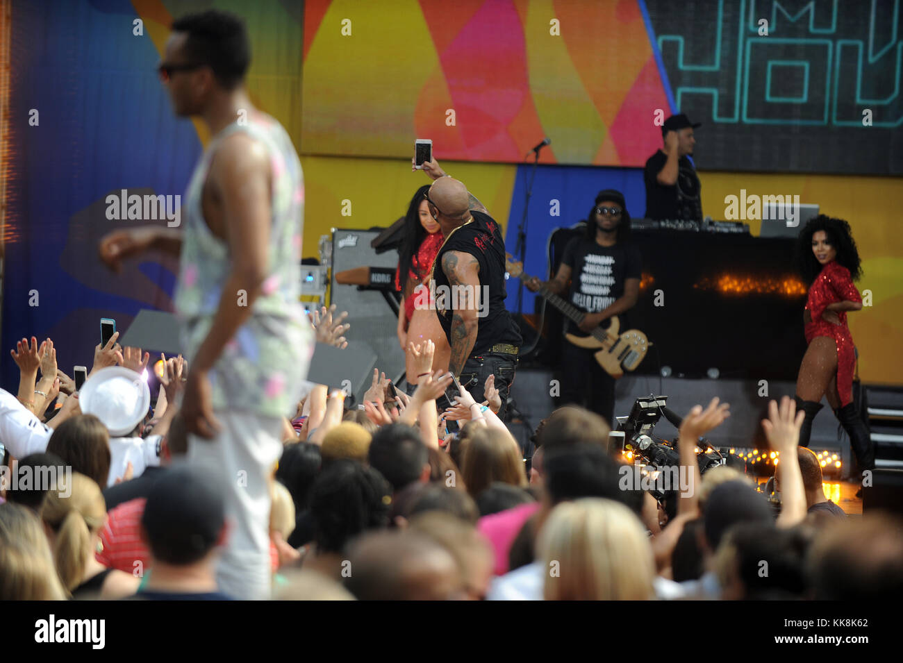 NEW YORK, NY - MAY 27: Rapper Flo Rida and Macy Kate perform during ABC ...