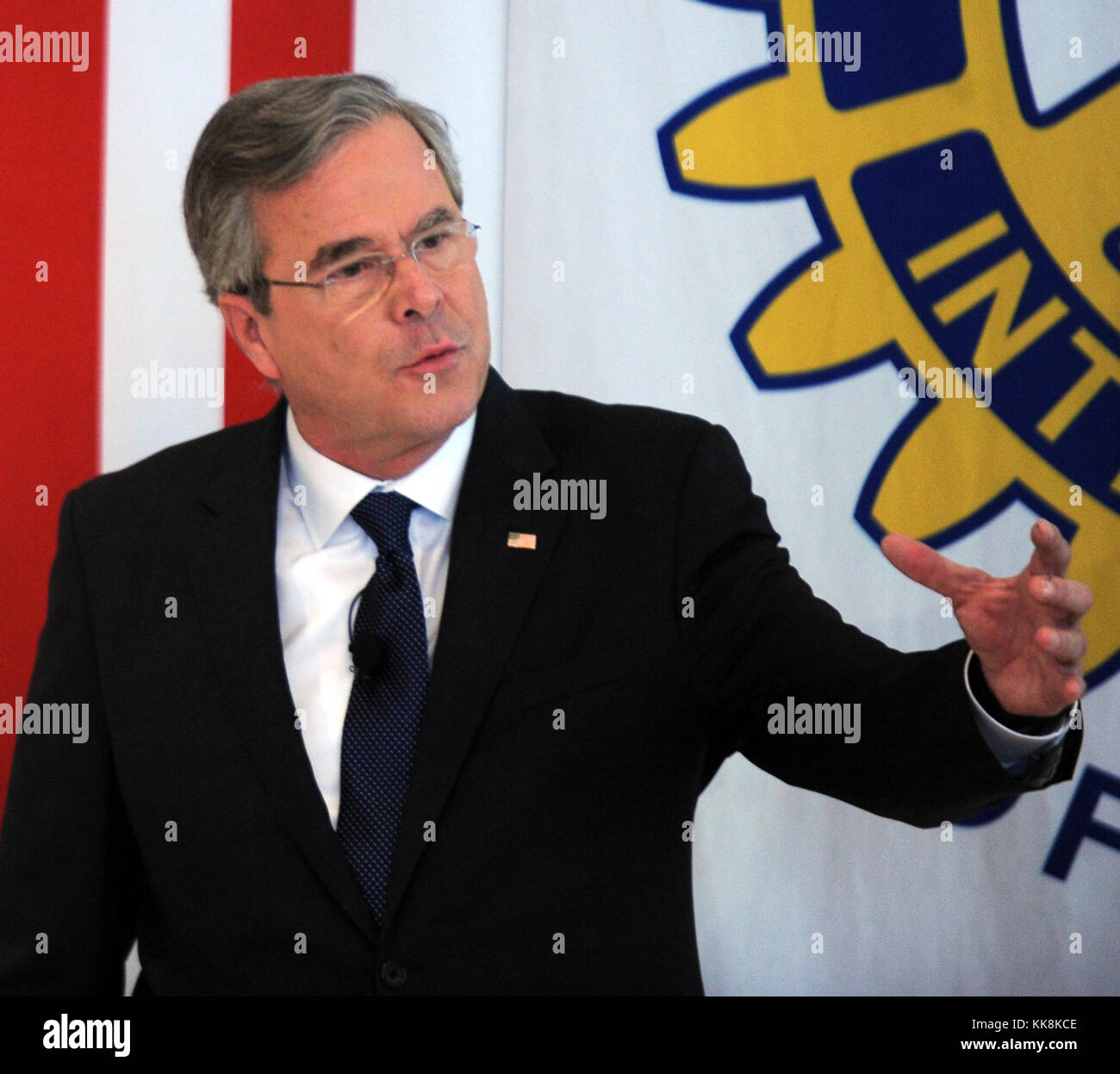 NASHUA, NH - FEBRUARY 08: Republican presidential candidate Jeb Bush ...