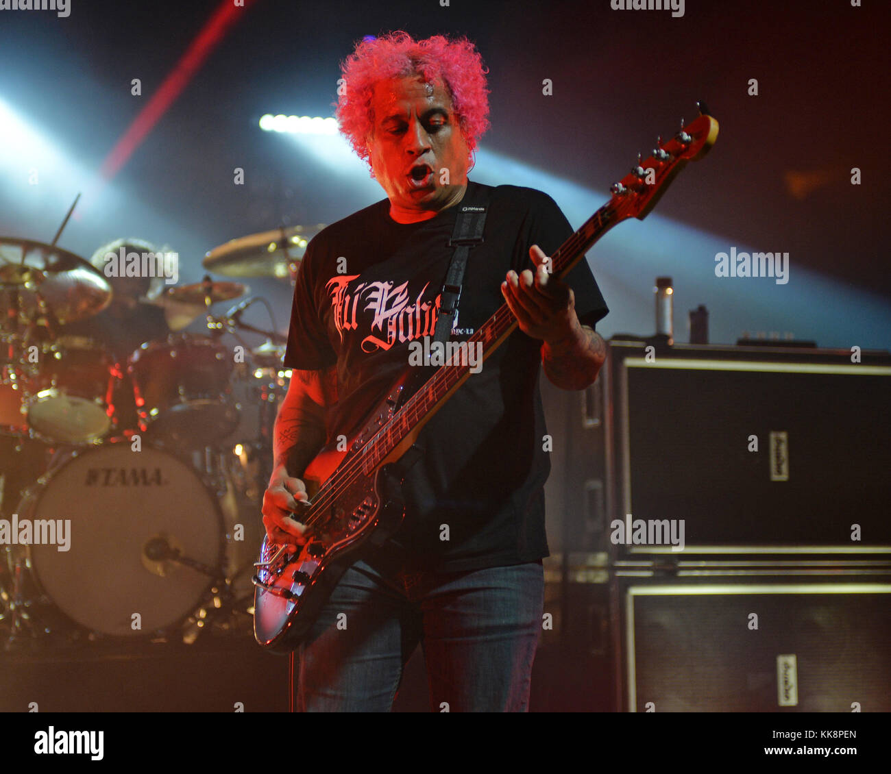 POMPANO BEACH FL - MAY 13: Stephen Carpenter of Deftones performs at ...