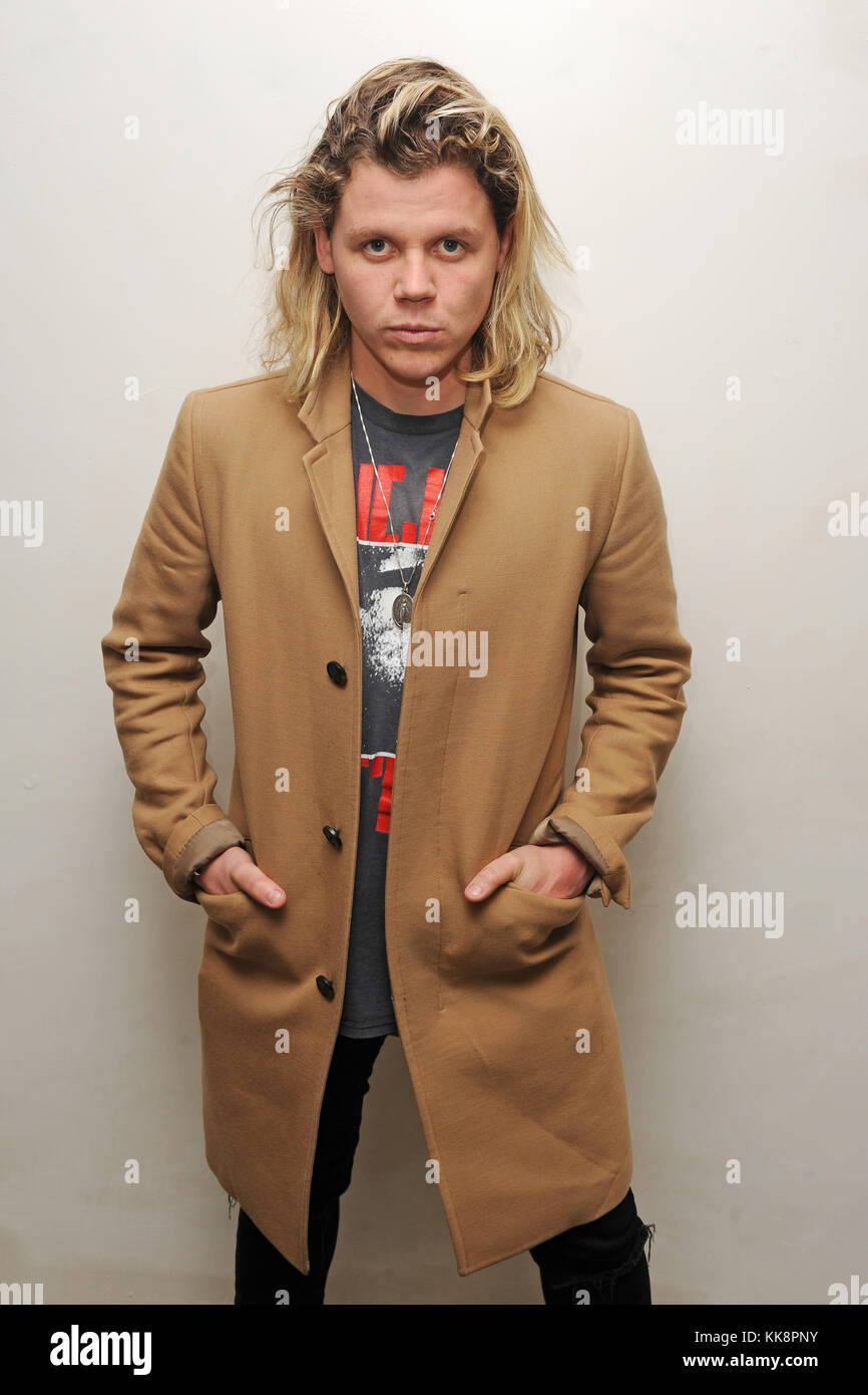 HOLLYWOOD, FL - JANUARY 29: Jess Glenne and Conrad Sewell pose for a ...