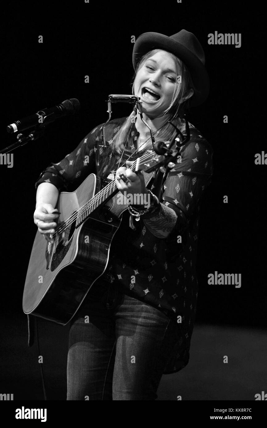 American idol finalist Black and White Stock Photos & Images - Alamy