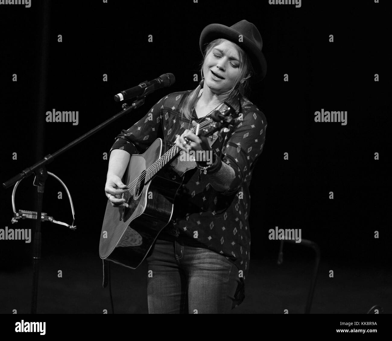 American idol finalist Black and White Stock Photos & Images - Alamy