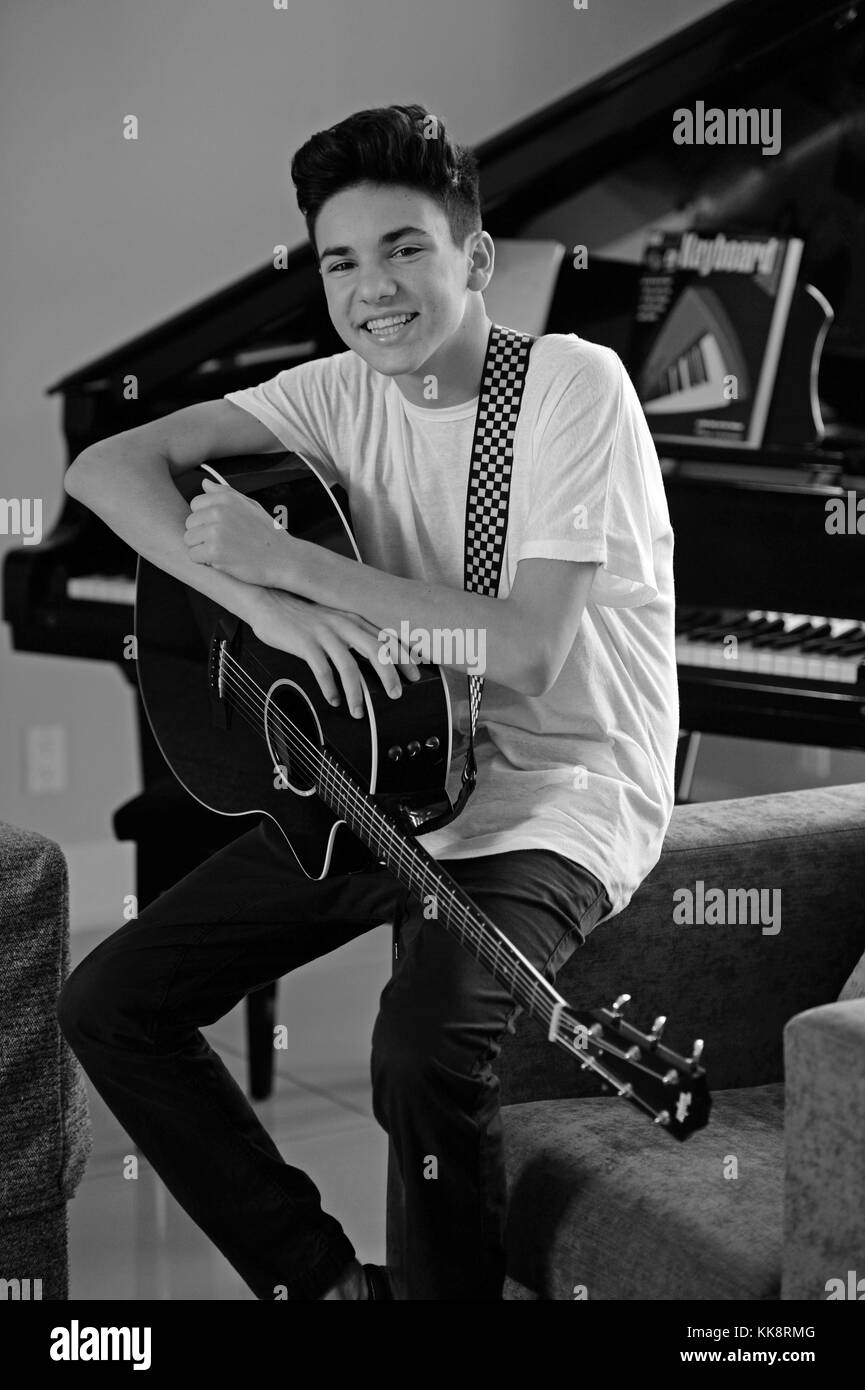 HOLLYWOOD, FL - JANUARY 15: Singer Daniel Skye poses for a portrait in the studio on January 15 ...