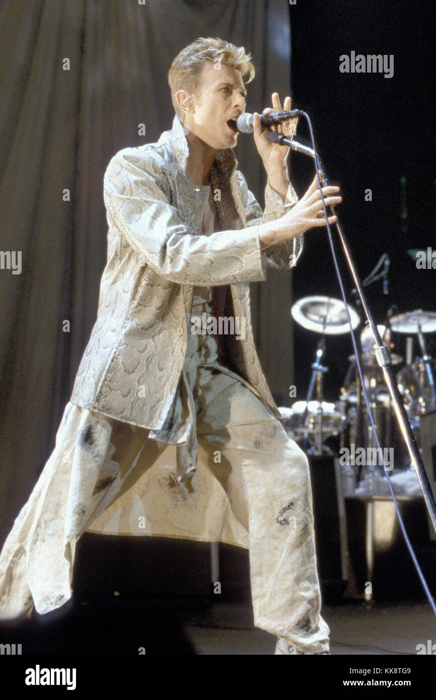 EAST RUTHERFORD, NJ - SEPTEMBER 27: David Bowie performs with Trent ...