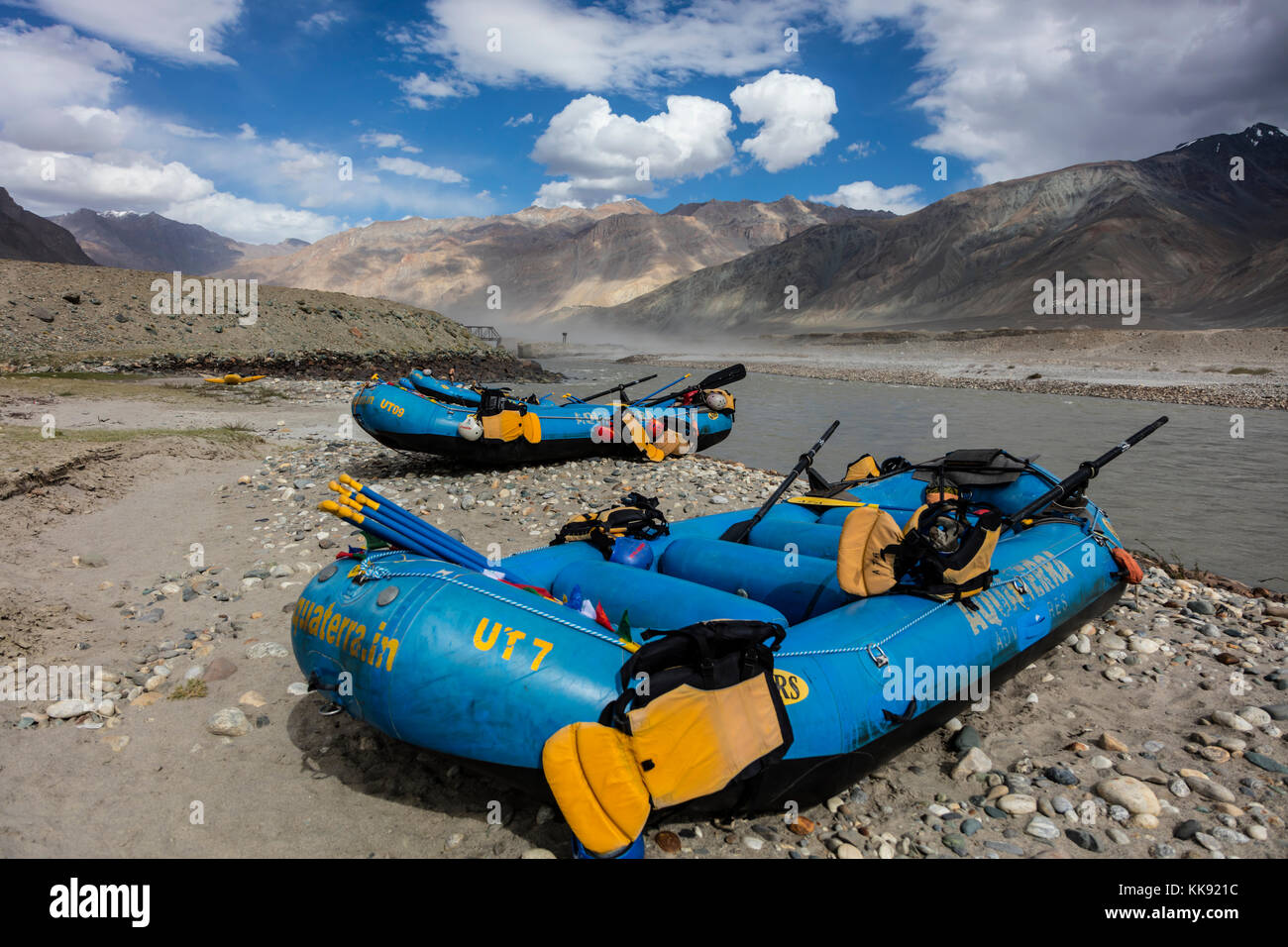 River rafting through the remote STOD RIVER VALLEY - ZANSKAR, LADAKH ...