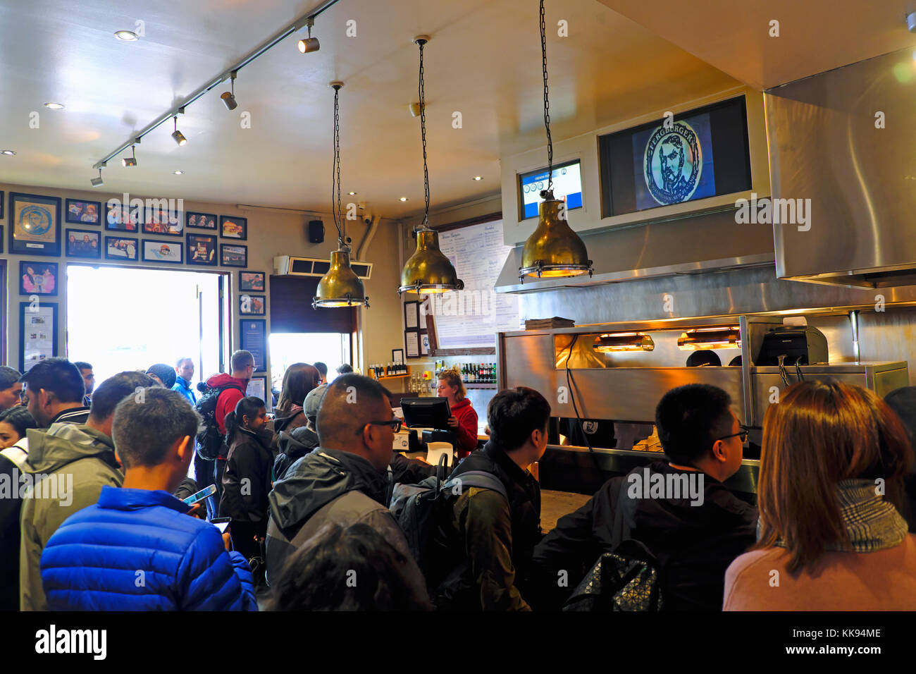 Fergburger queenstown new zealand hi-res stock photography and images ...