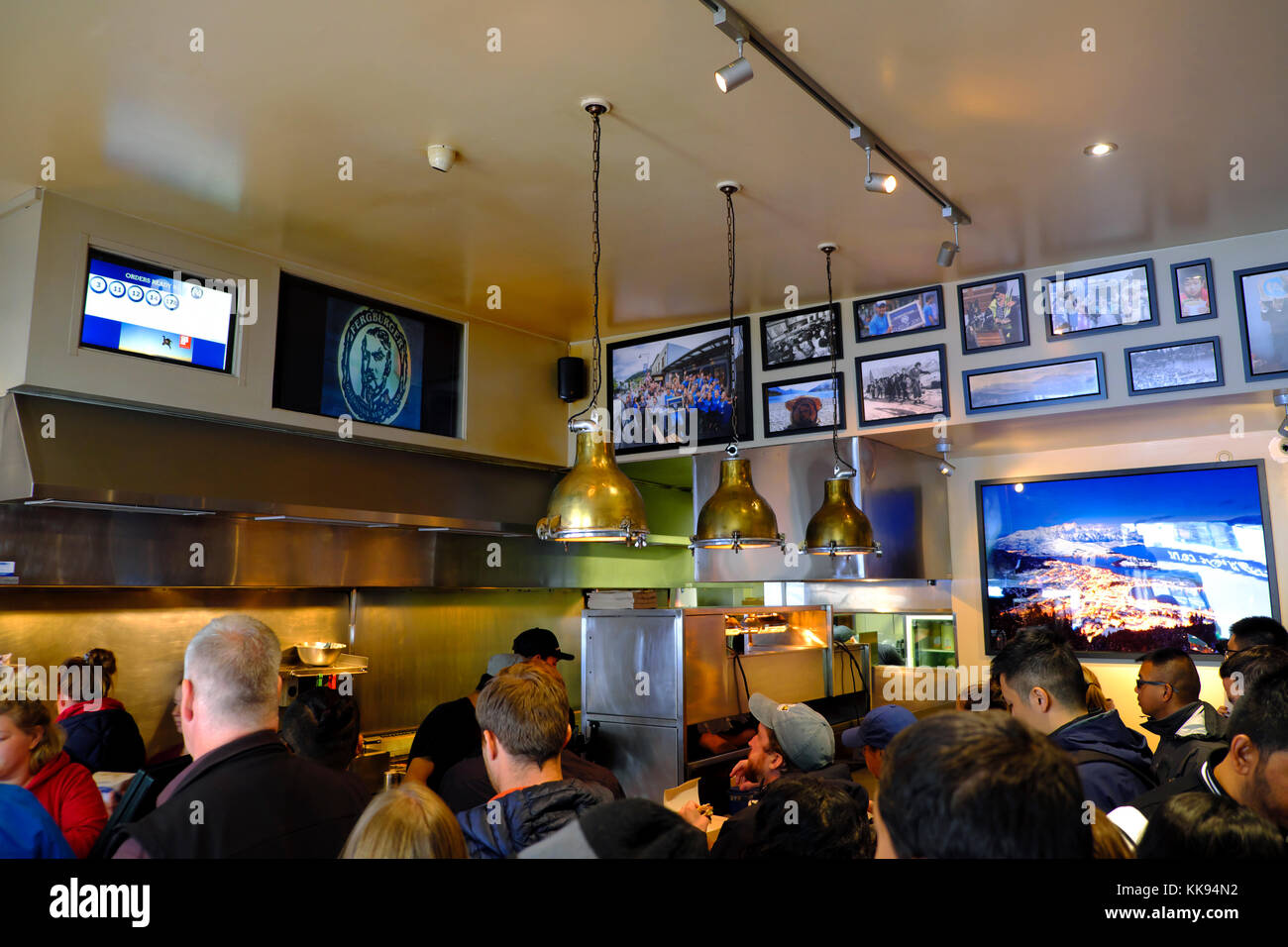 Fergburger queenstown new zealand hi-res stock photography and images ...