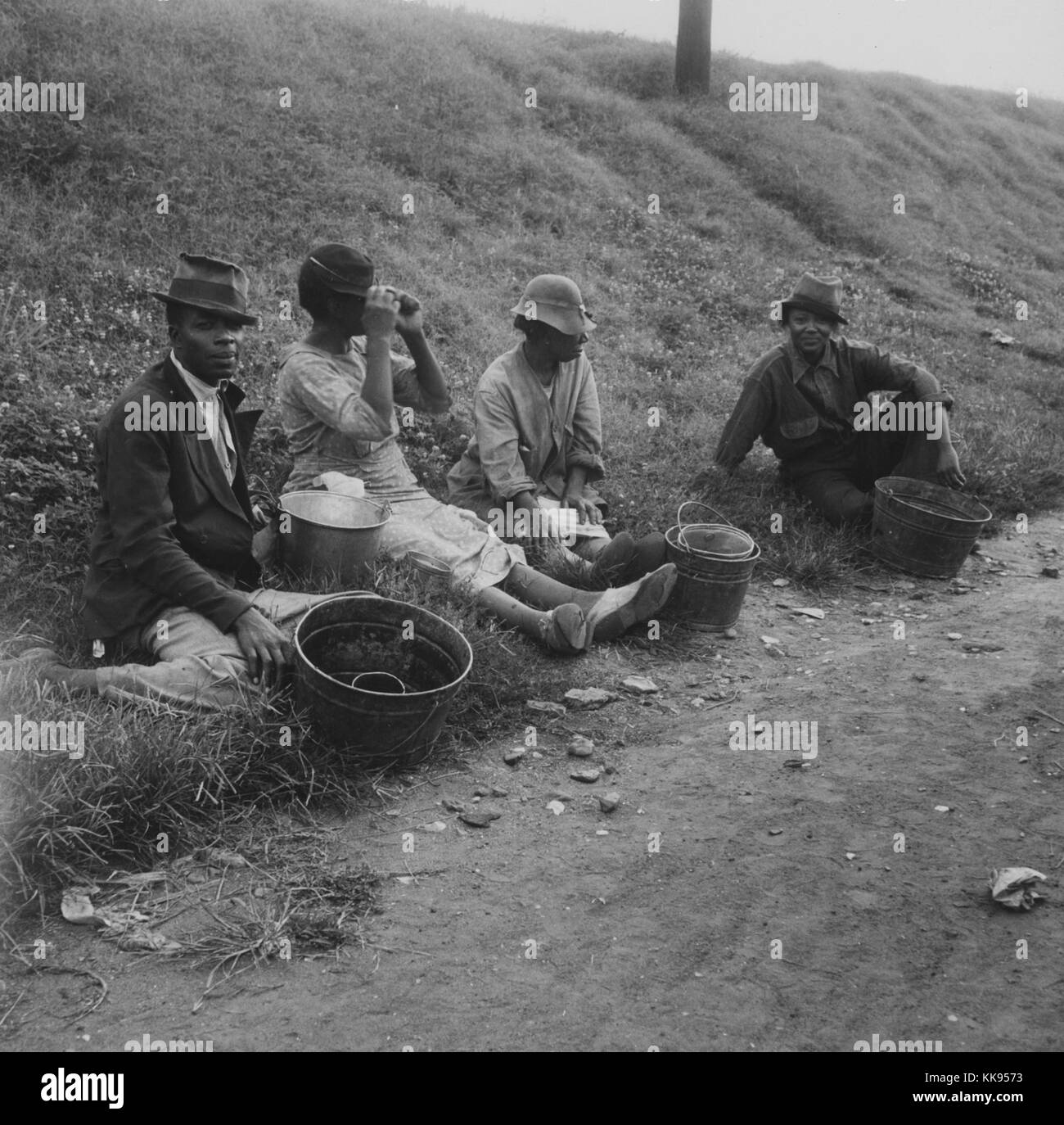 Bucket edge Black and White Stock Photos & Images - Alamy