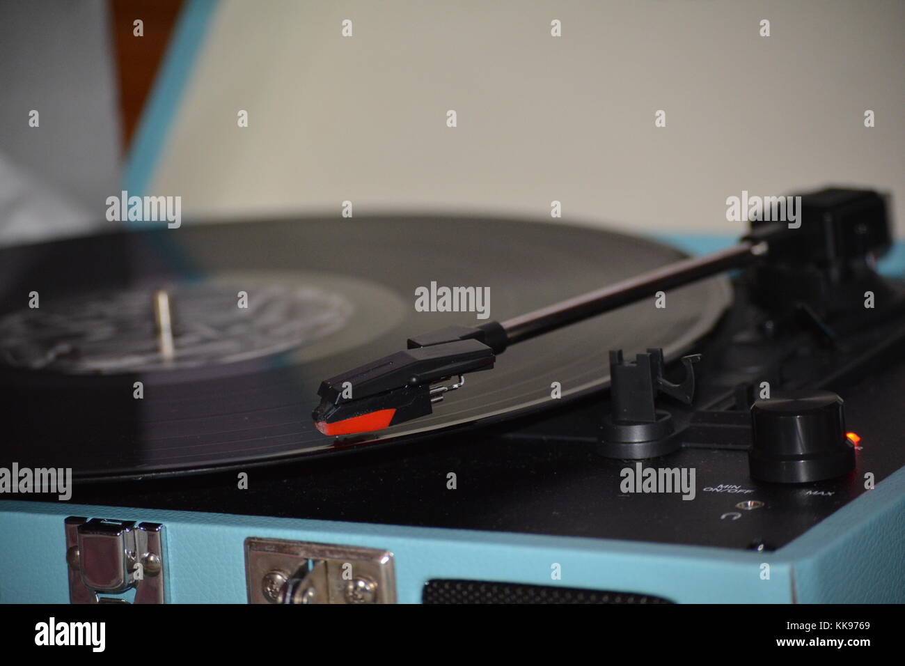 Red record player hi-res stock photography and images - Alamy