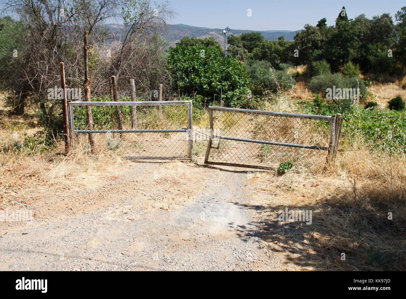 Closed gate private road hi-res stock photography and images - Alamy
