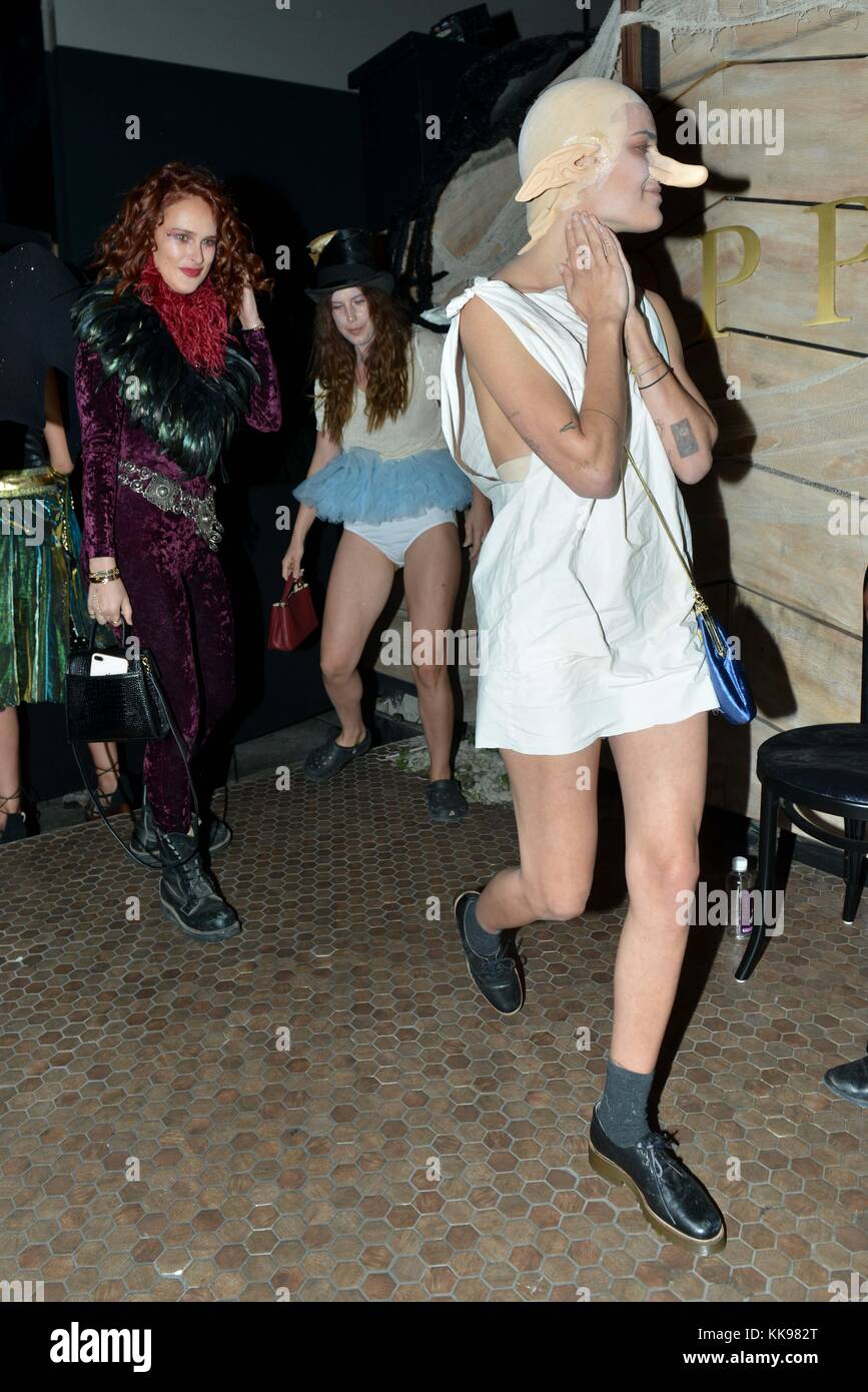 Rumer, Scout And Tallulah Willis Arriving To The Matthew Morrison ...
