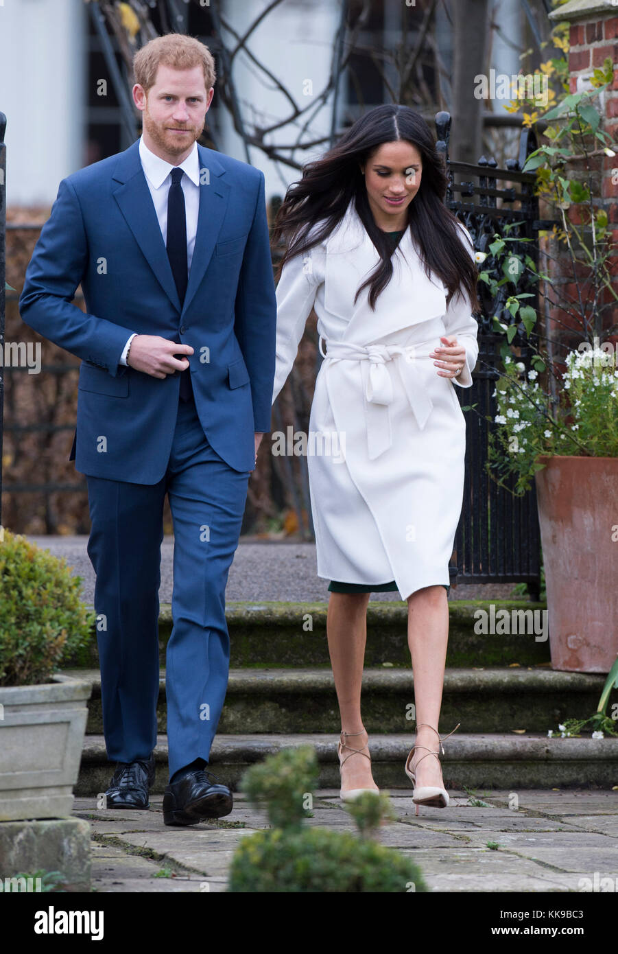 Kensington Palace announce the engagement of Prince Harry Wales to U.S ...
