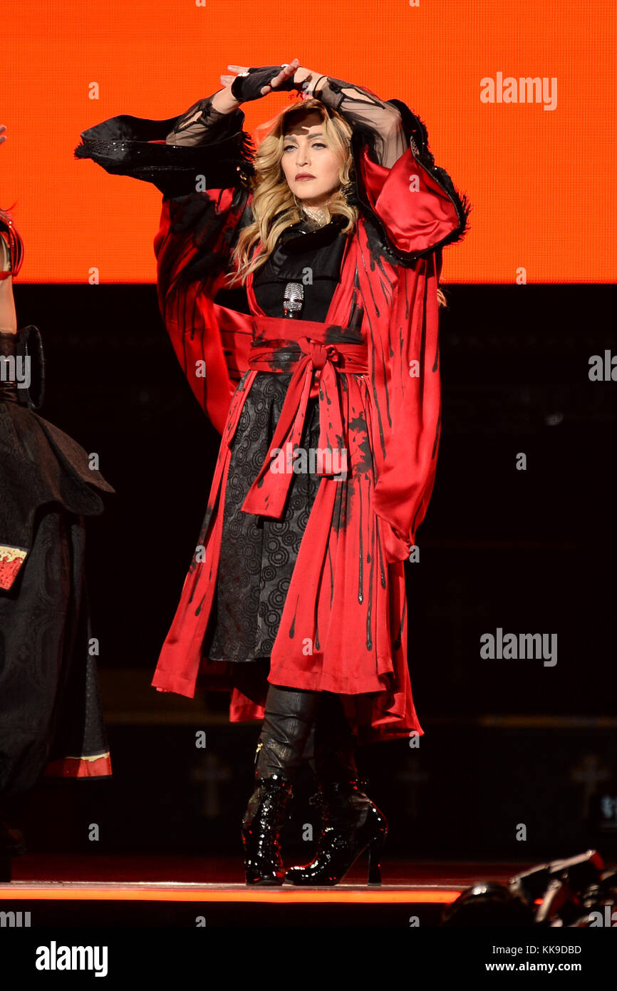 Madonna singer performing on stage hi-res stock photography and images ...