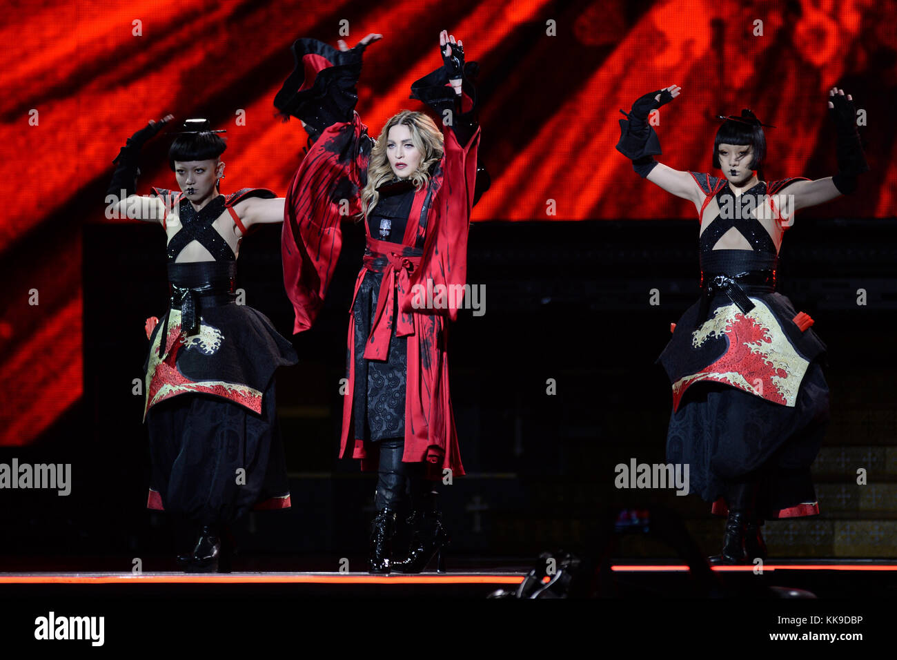 Madonna performing on stage hi-res stock photography and images - Alamy