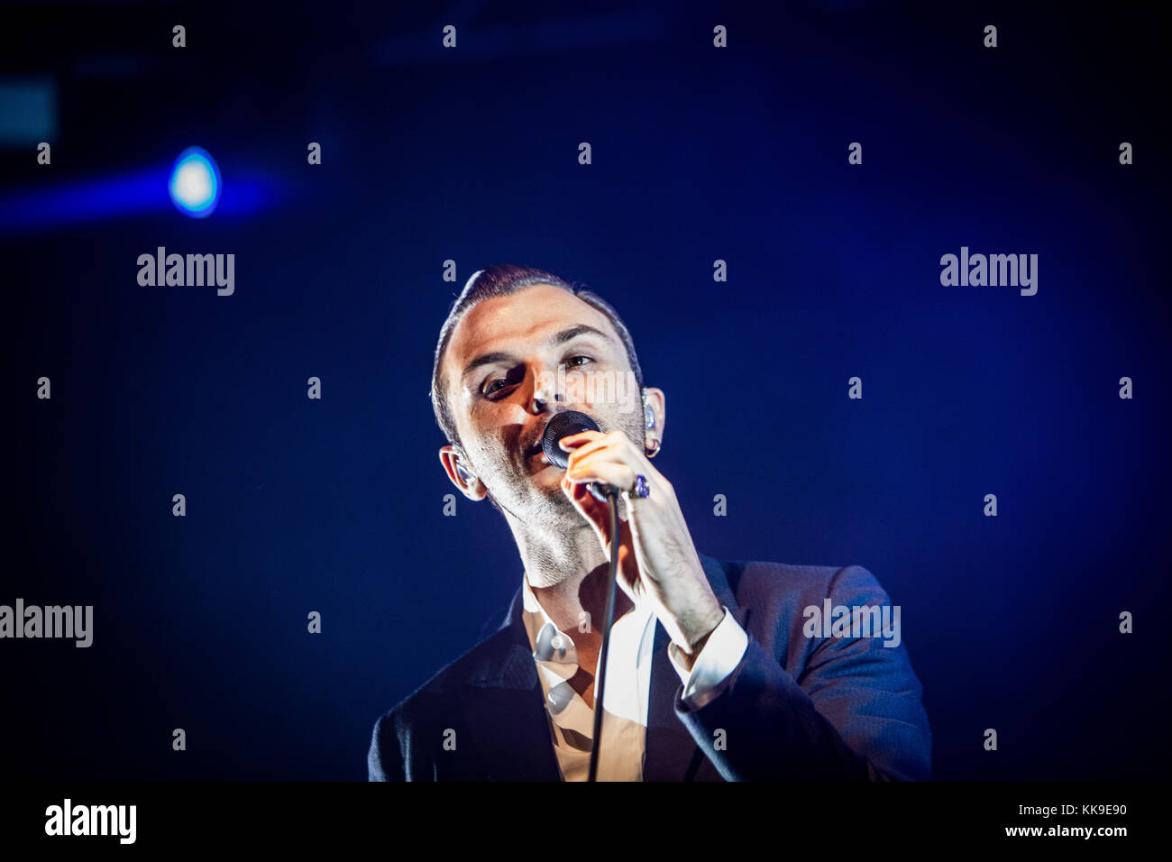Milan, Italy. 28th Nov, 2017. Theo Hutchcraft of the english synth pop ...