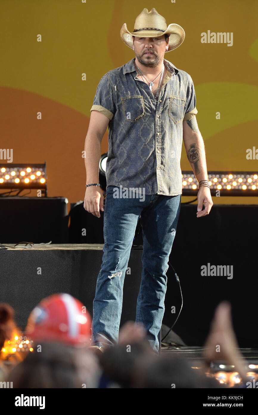 NEW YORK, NY - AUGUST 26: Country music singer Jason Aldean performs on ...