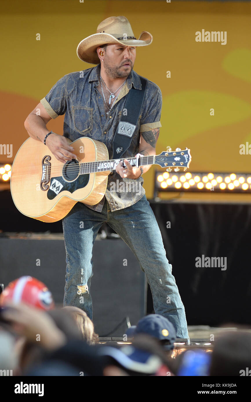 NEW YORK, NY - AUGUST 26: Country music singer Jason Aldean performs on ...