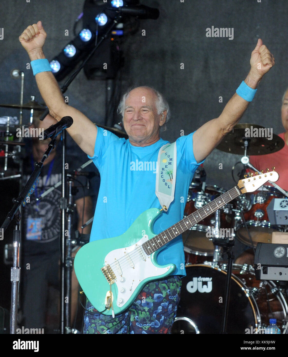 NEW YORK, NY - JULY 29: Jimmy Buffett performs on NBC's 'Today' at ...