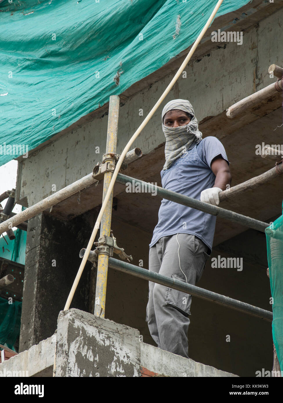 Migrant construction workers in Singapore Stock Photo - Alamy