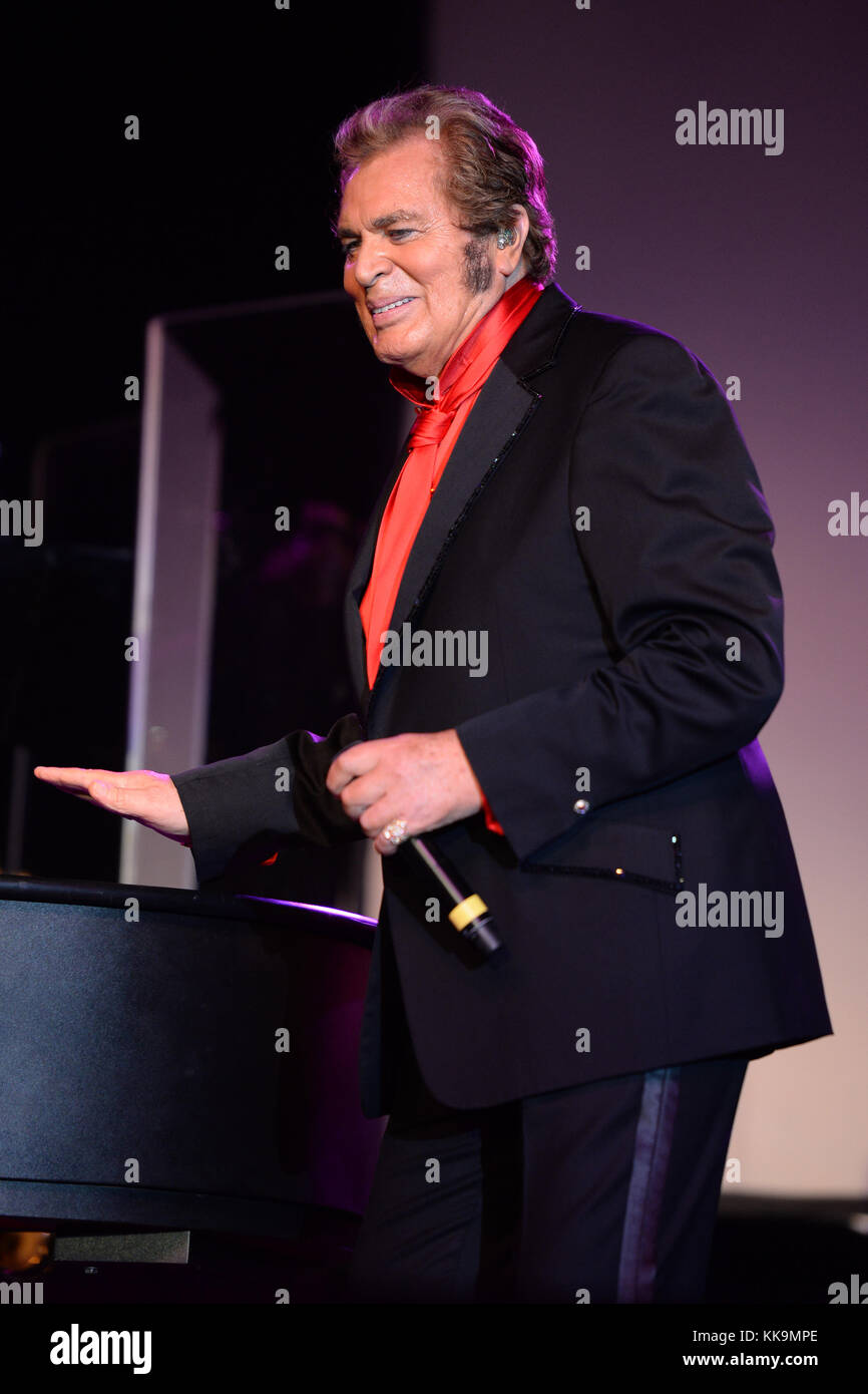 FORT LAUDERDALE, FL - JANUARY 10: English pop singer Engelbert ...